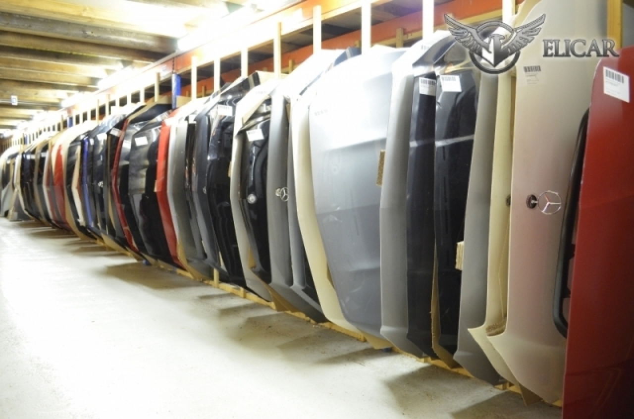 Mercedes A2128800157 - Engine Hood - Rahmé & Co